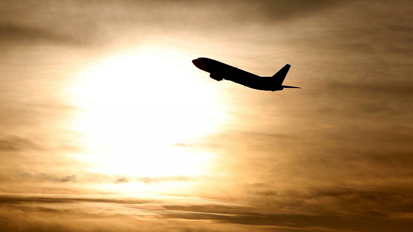 Following 'uptick' in airplane close calls, FAA holds safety summit ...