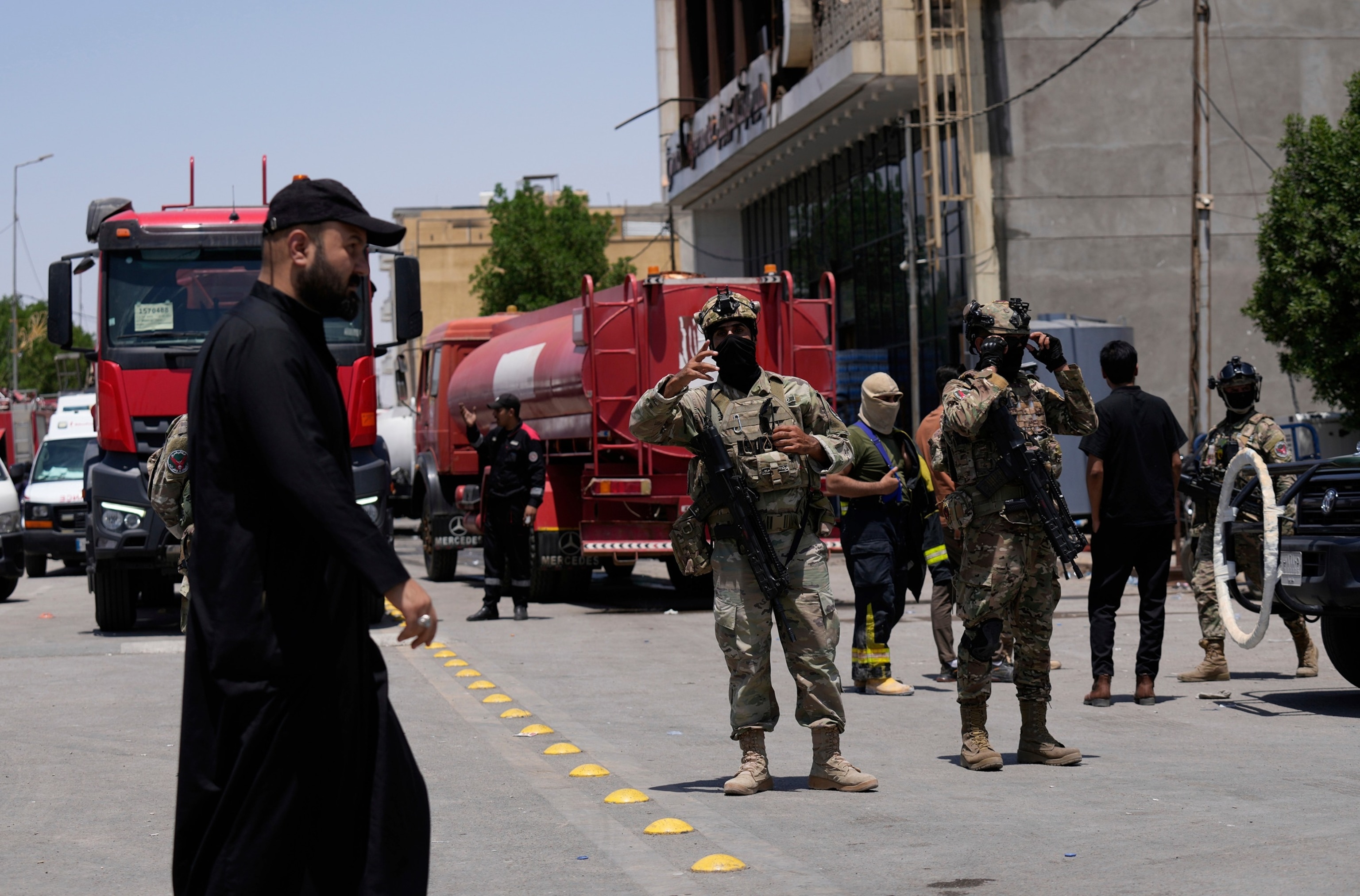 Over 60 dead after fire rips through shopping mall in Iraq - ABC News