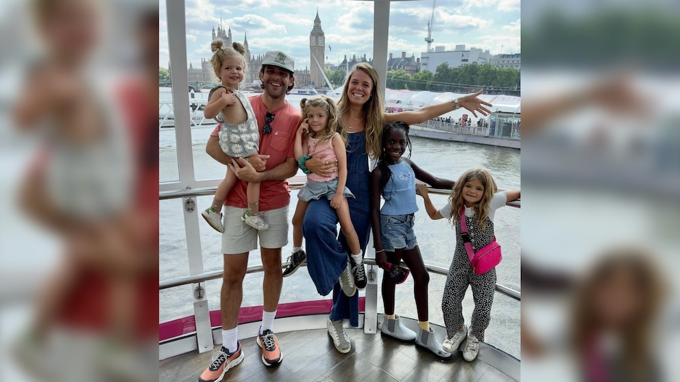 Thomas Rhett shares sweet photo with family in London, sings fun song ...