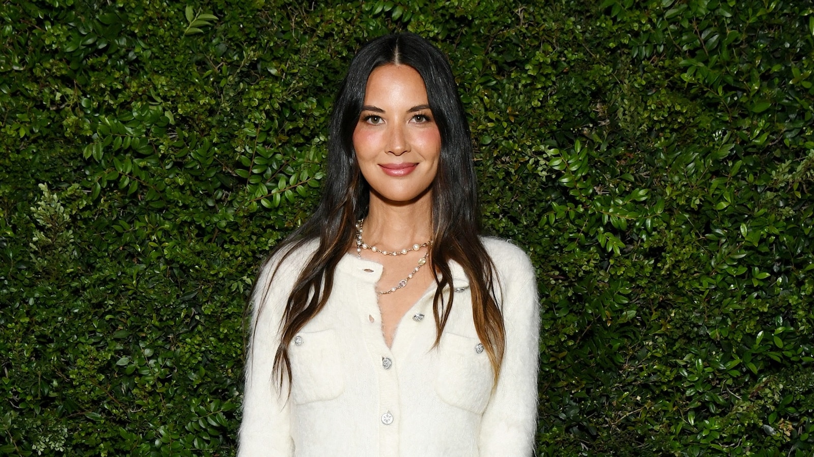 Olivia Munn Shares Photo And Video Of Newborn Girl I Cant Believe