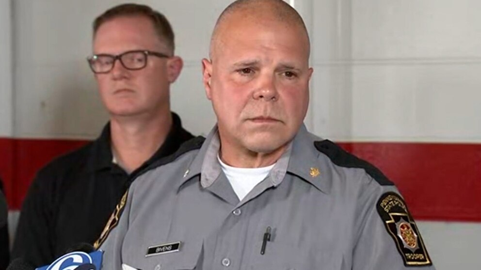 Video Escaped murderer changed appearance, fled search area - ABC News