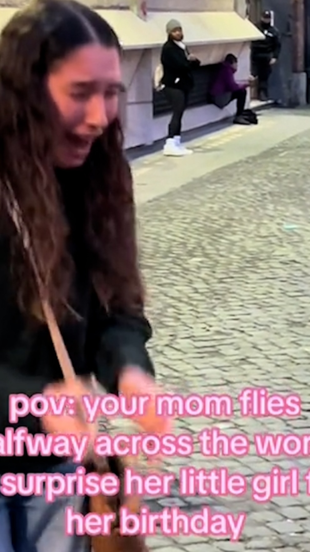 Video Mom Surprises Her Daughter On Her Birthday By Flying Across The Country To See Her Abc News