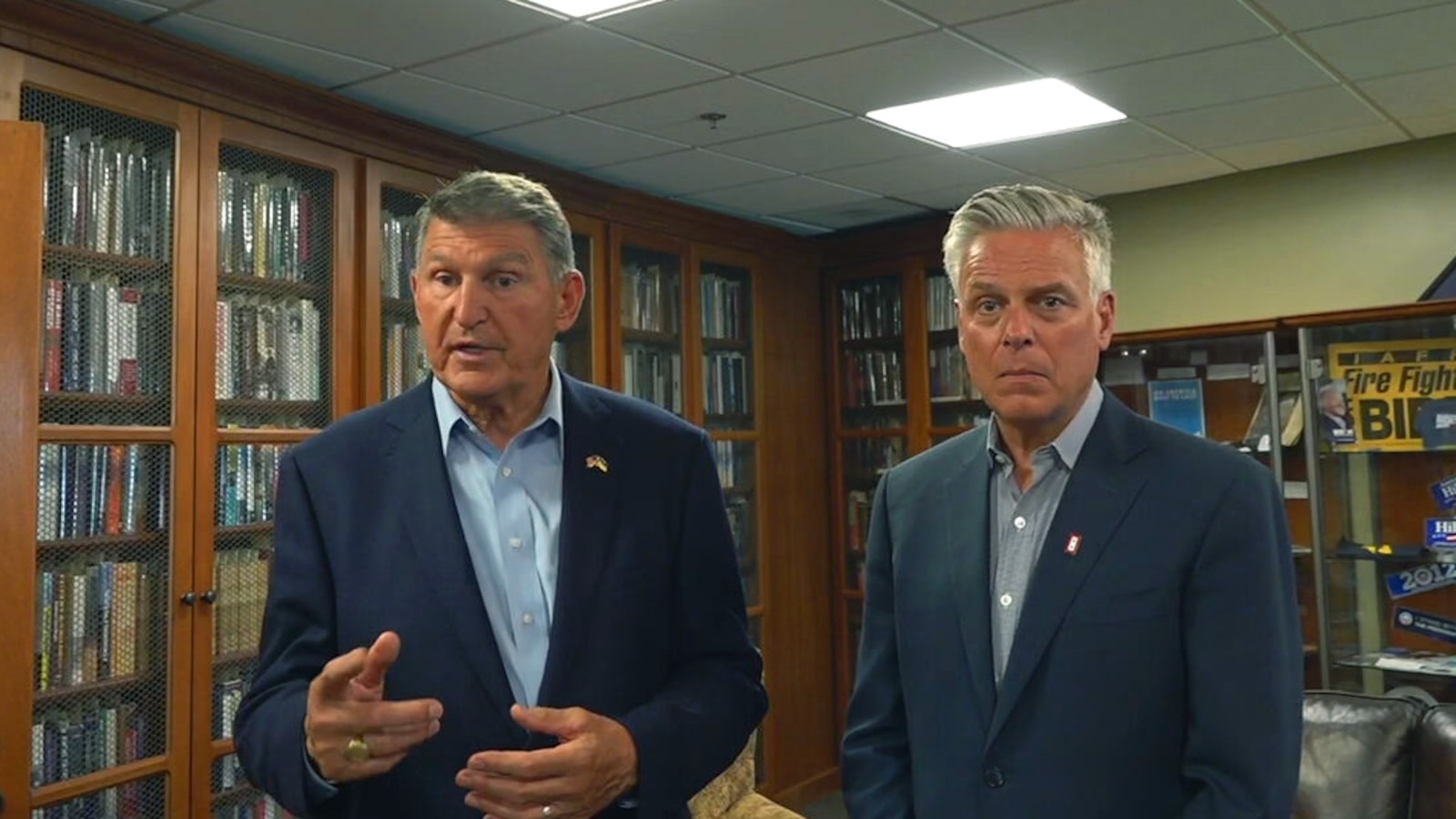 Manchin plays down potential 3rd-party bid in 2024 as he appears with ...