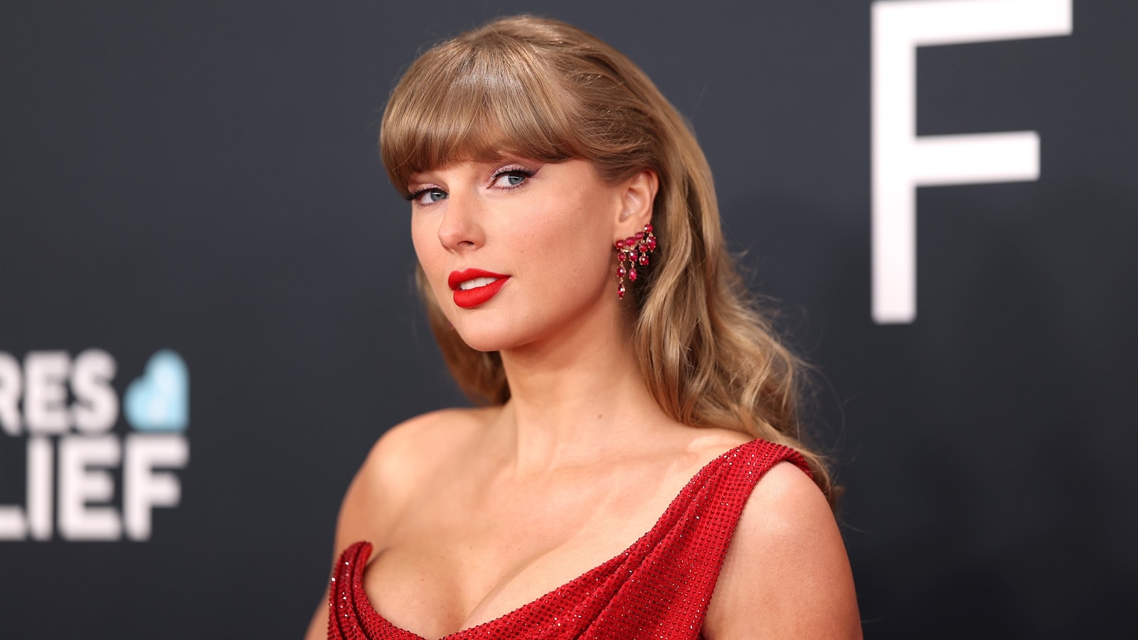 Taylor Swift wears Chiefs Red at 2025 Grammys, ahead of Super Bowl ...