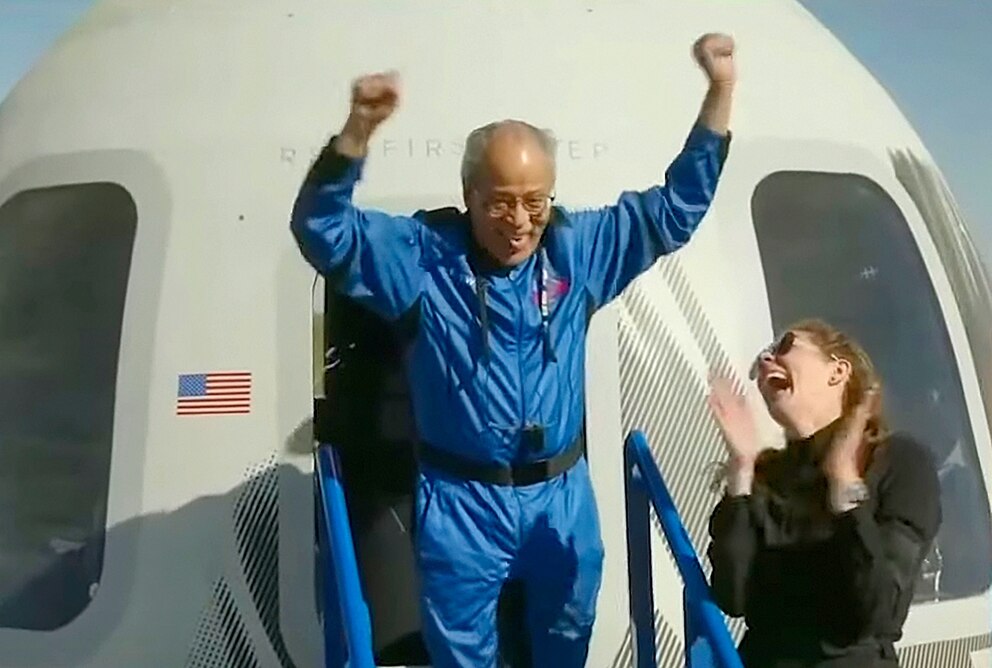 Blue Origin's celebrity passenger list expands with latest flight ...