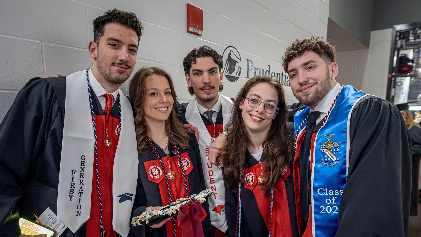 Quintuplets with different majors graduate from the same college - ABC News