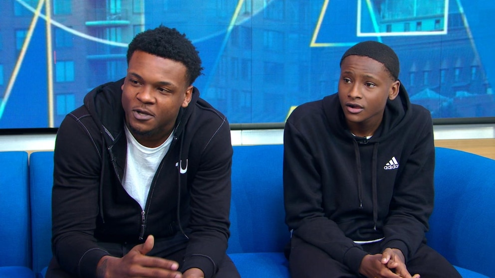 Video Armorion Smith and family receive a surprise - ABC News