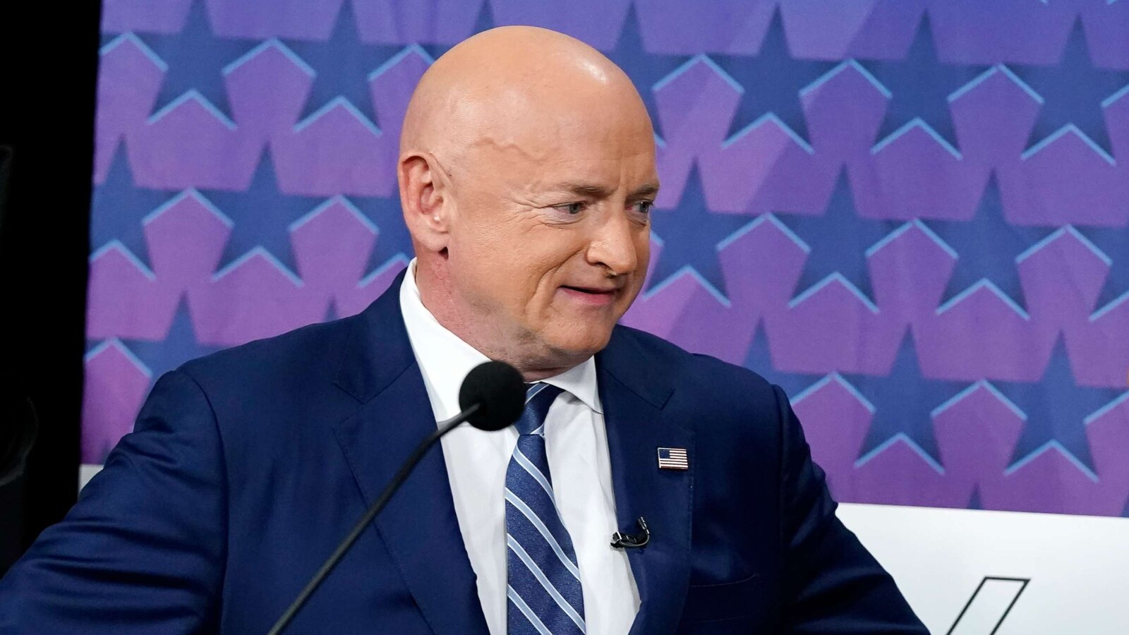 Arizona Democrat Mark Kelly distances himself from Biden's border 'mess ...