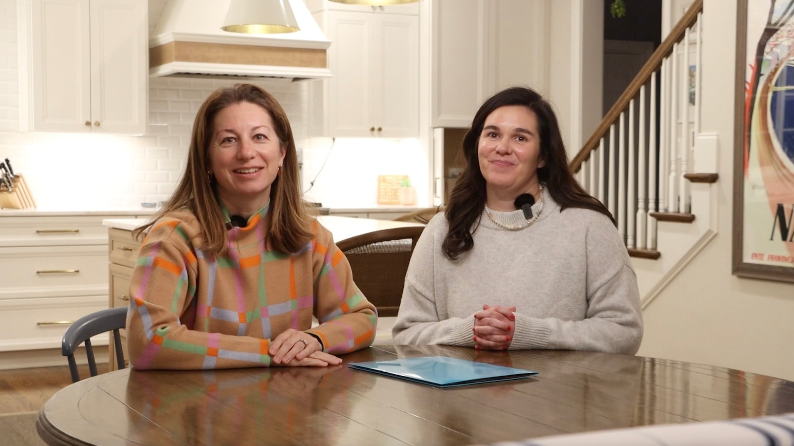 Woman discovers her childhood pen pal is the doctor who delivered her 2 ...