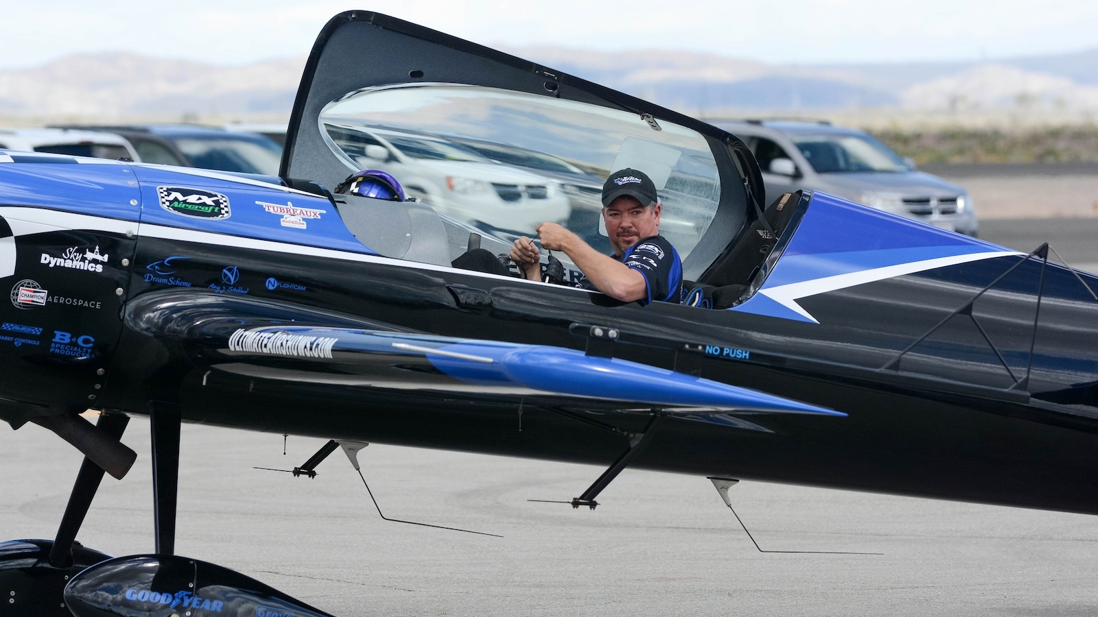 Aerobatic pilot dies in crash at Langley Air Force Base ahead of weekend airshow - ABC News
