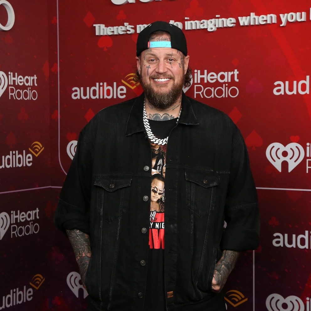 Jelly Roll reveals 275-pound weight loss in new cover - ABC News