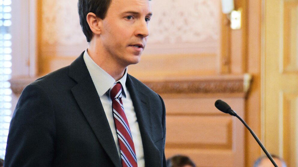 'Time to stick out your neck,' college CEO tells schools on contract ...