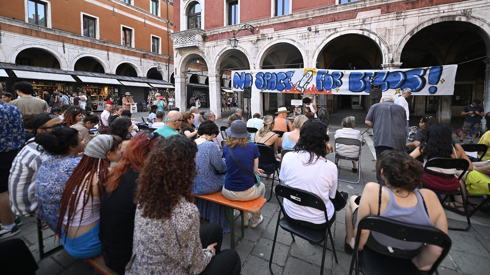 Venice locals protest Amazon founder Jeff Bezos' wedding in Italy - ABC ...