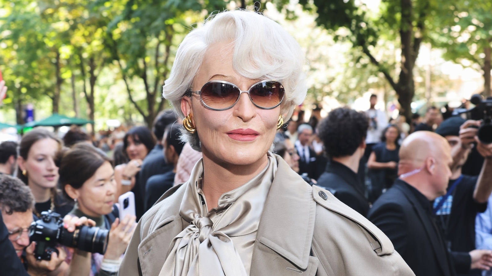 Alexis Stone transforms into Miranda Priestly for Paris Fashion Week ...