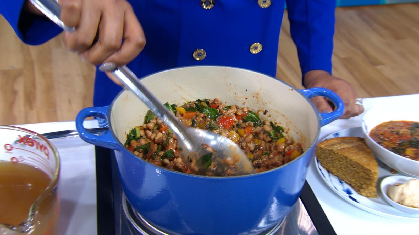 Chef Huda makes her signature soulful soup recipe - ABC News