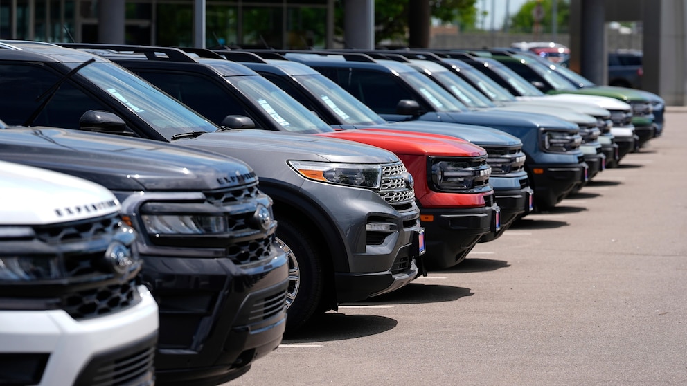 Car shopping trends and tips for 2026 from Edmunds - ABC News