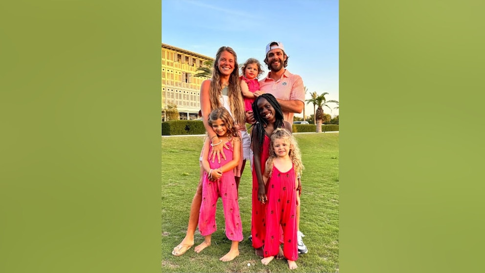 Thomas Rhett shares photos with family on vacation: See photos - ABC News