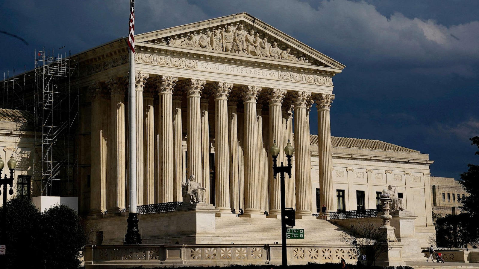 New bill would require Supreme Court to create a code of conduct amid ...