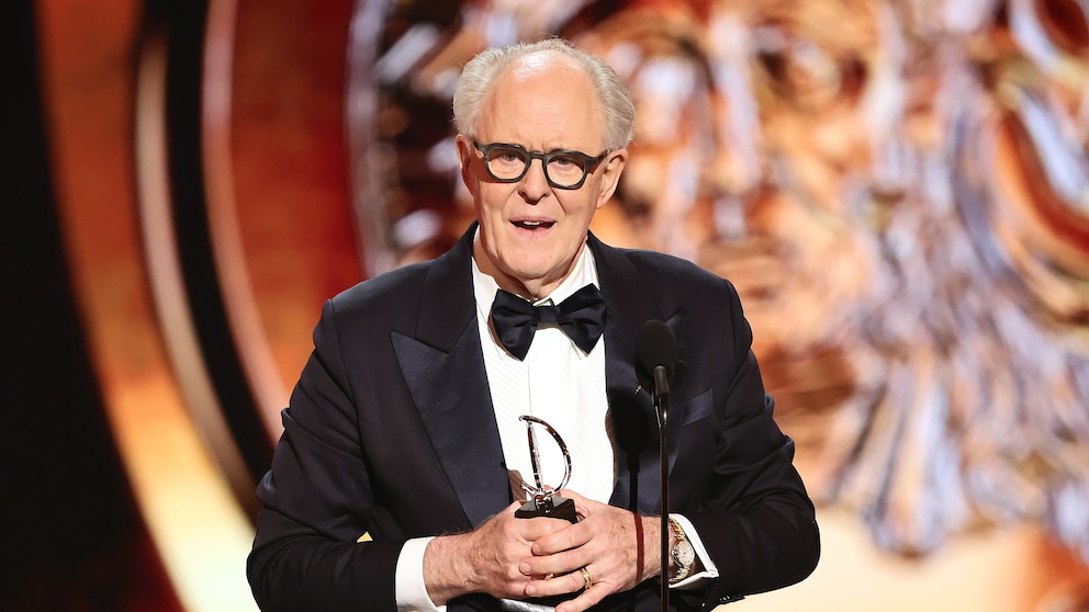 John Lithgow wins Tony Award at age 80 - Good Morning America