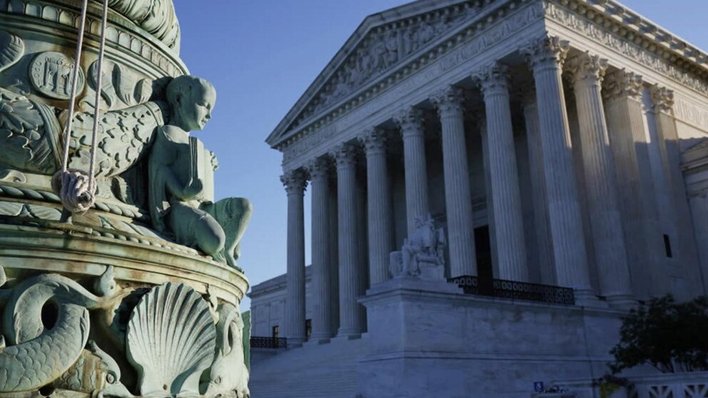 Video Supreme Court considers Trump’s claim of absolute immunity - ABC News