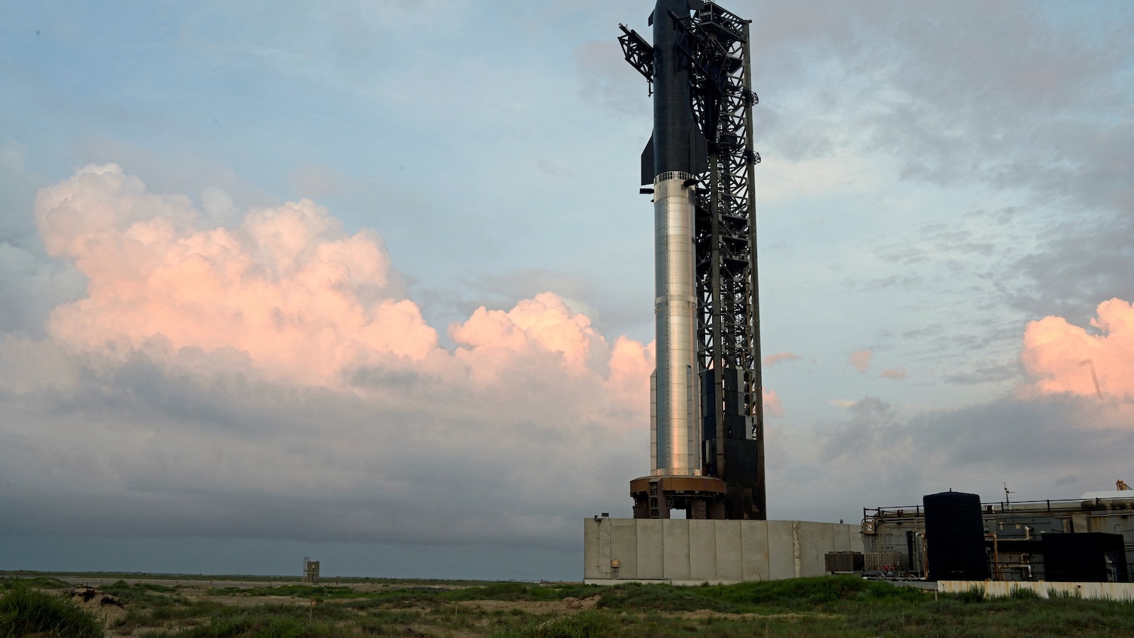 SpaceX's Starship completes successful mission during 10th test flight ...