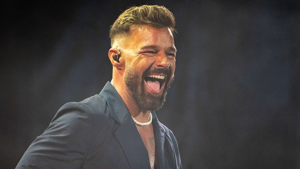 Ricky Martin's twin sons Matteo, Valentino join dad onstage during ...