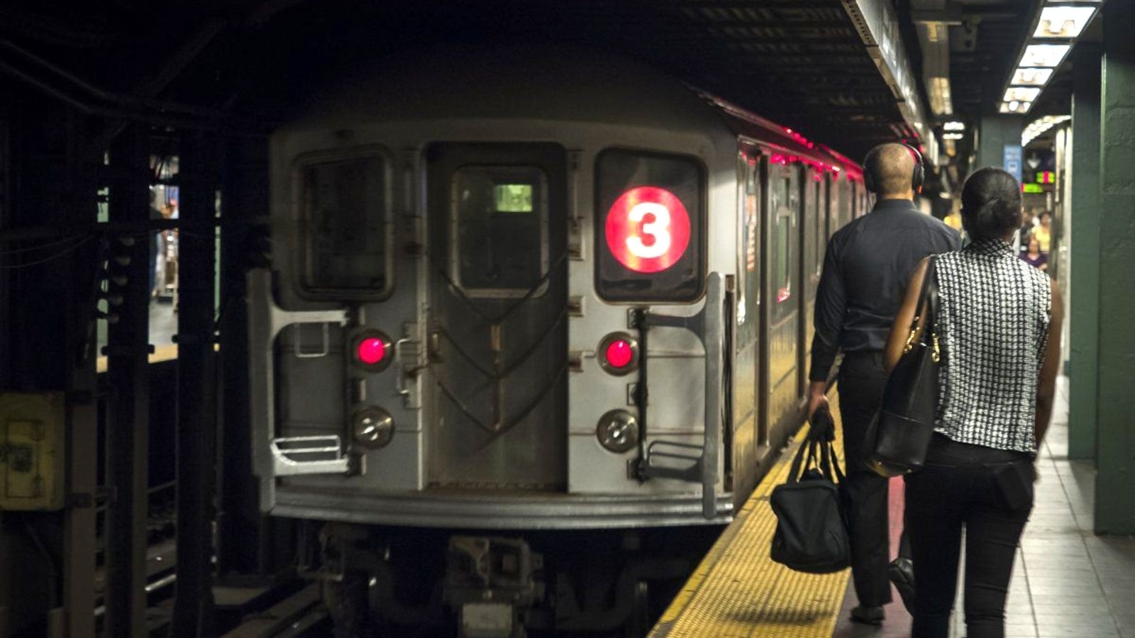 Woman loses both feet after boyfriend pushes her onto subway tracks ...