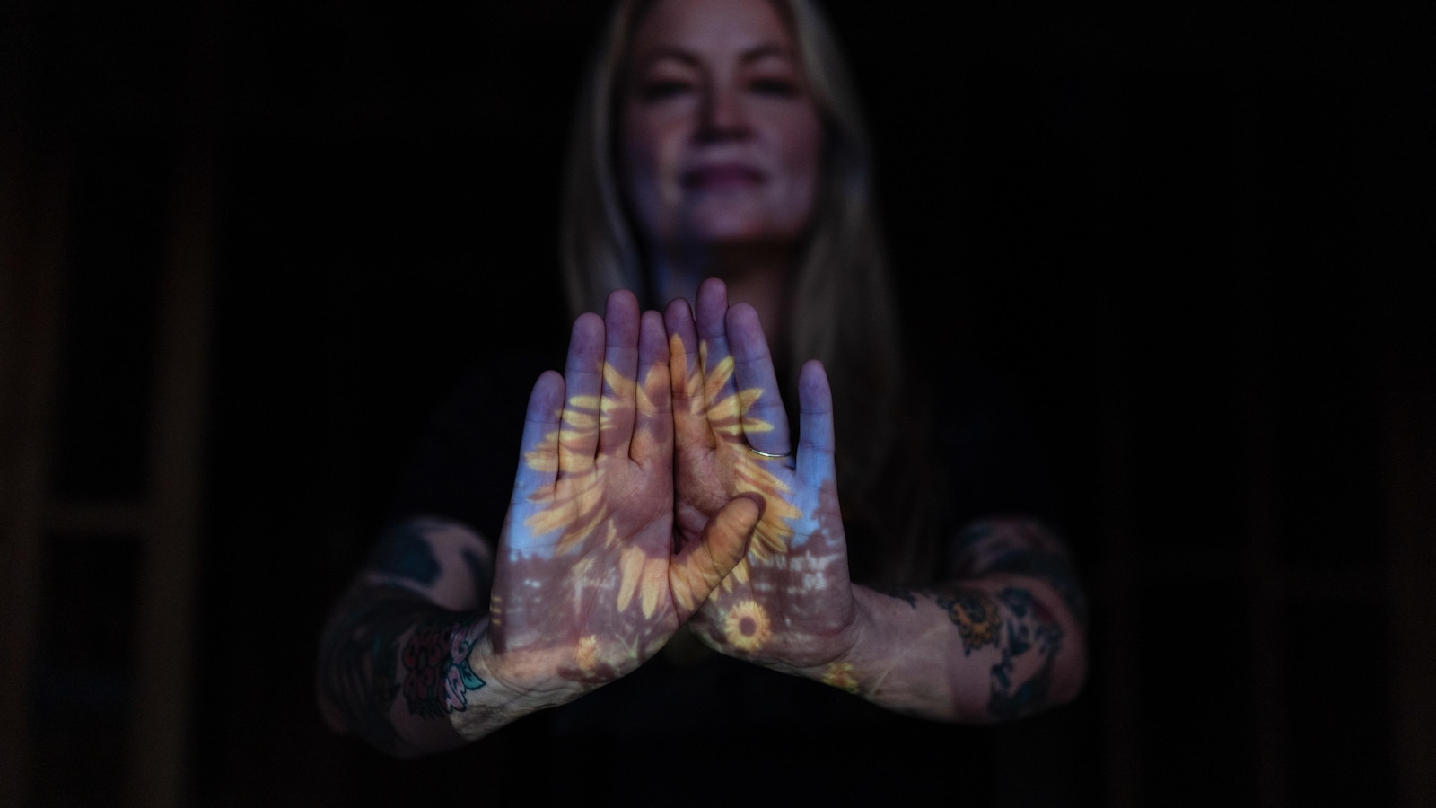 Amid wildfire grief, an LA-area resident sowed sunflowers and hope ...