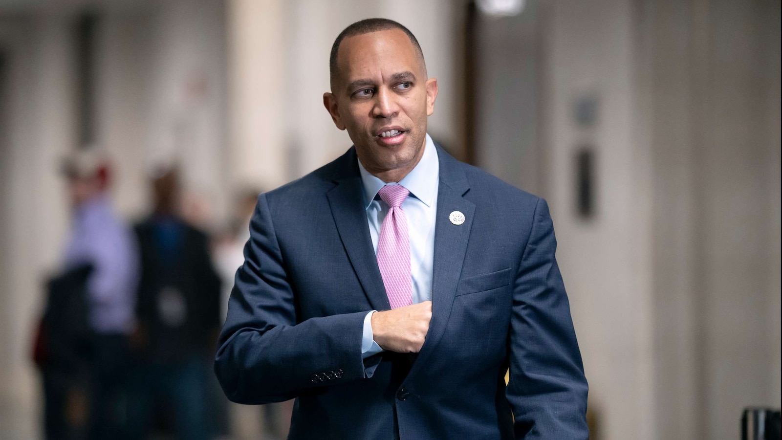 Hakeem Jeffries makes history as 1st Black party leader in Congress ...