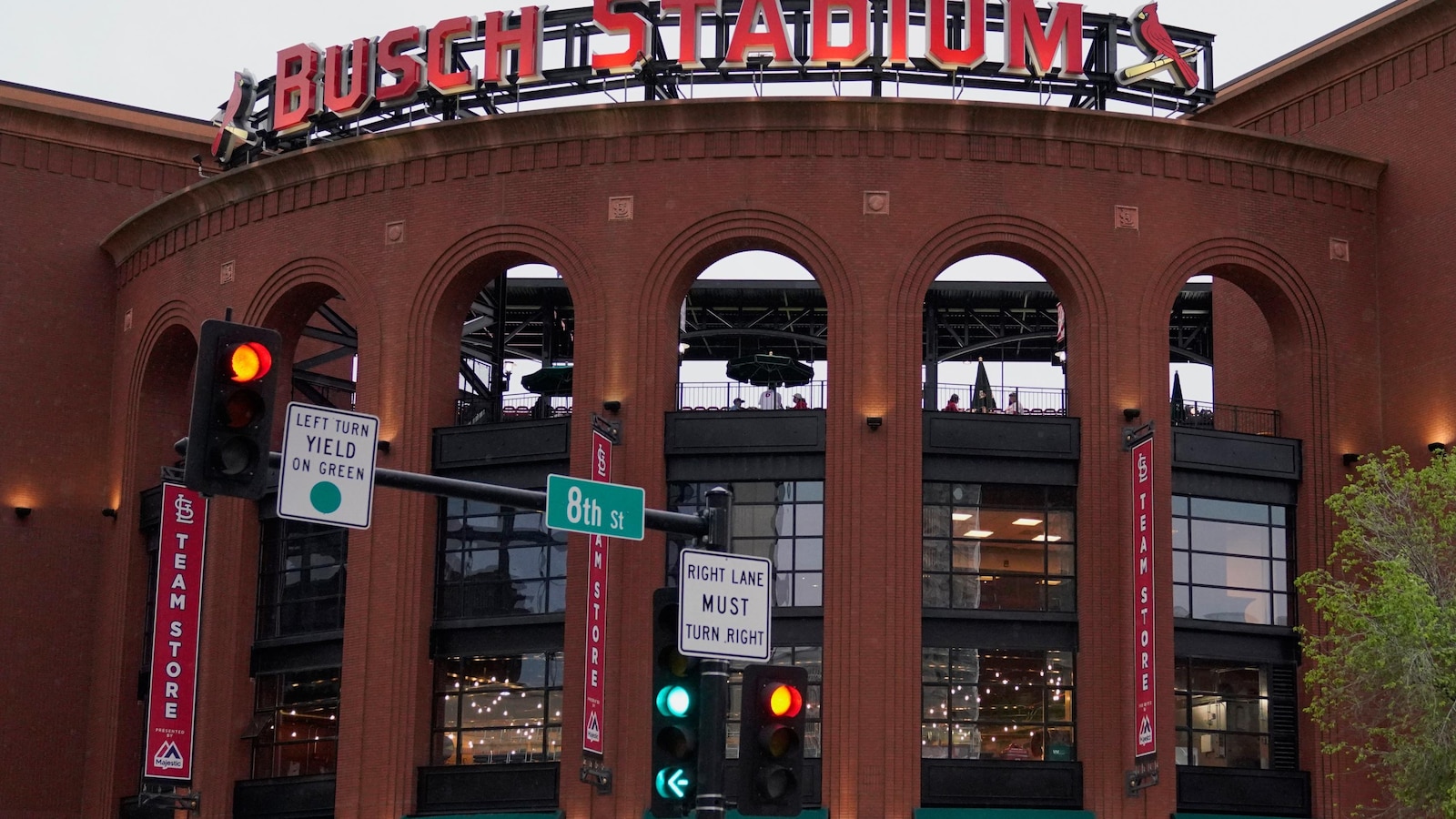 Man fatally stabbed outside Busch Stadium hours after St. Louis ...