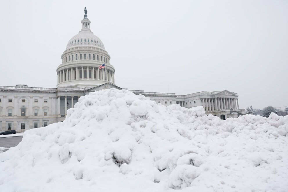Another storm hitting Midwest, East Coast as Mid-Atlantic digs out from ...