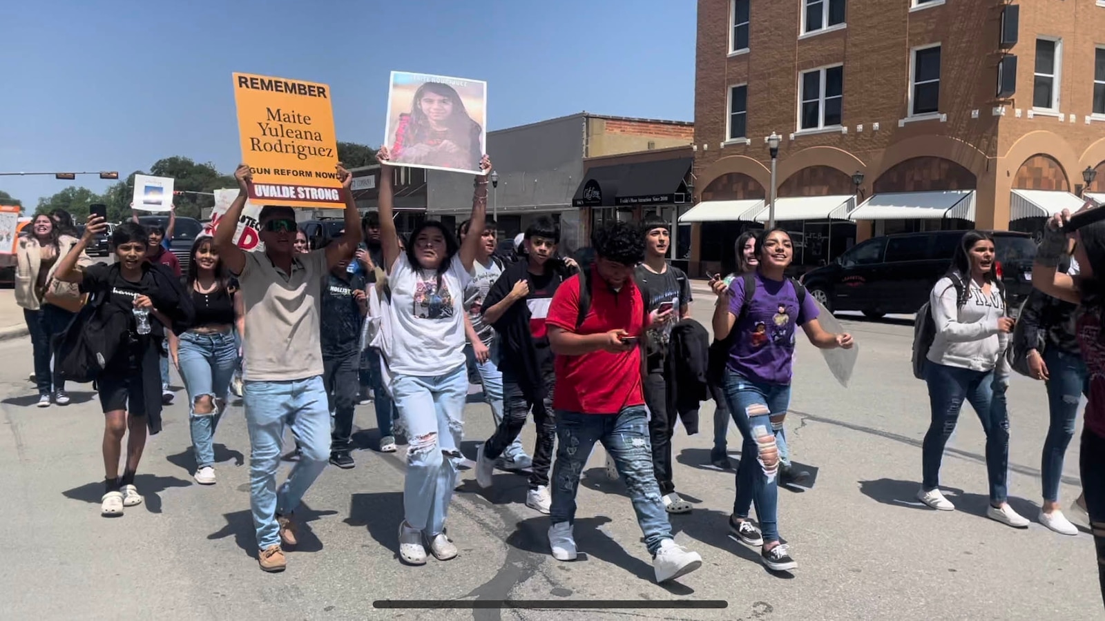Uvalde students walkout to protest gun violence: 'I'm scared of dying ...