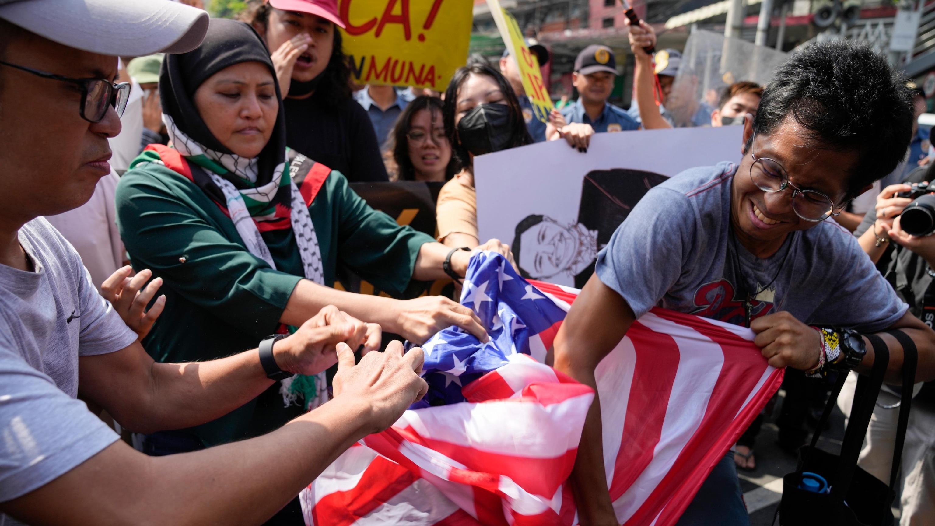 Kumurap-kurap upang salungguhitan ang 'bakal' na suporta para sa ...