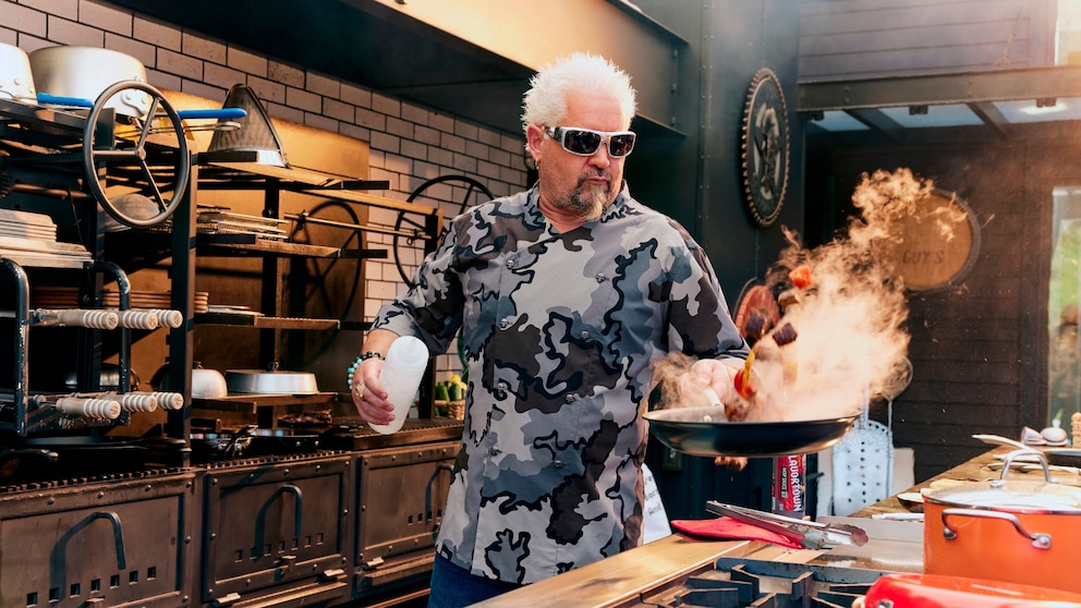 Guy Fieri launches Flavortown cookware line - Good Morning America