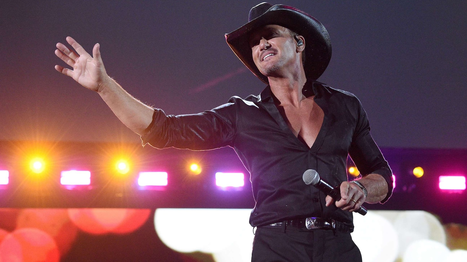 Tim McGraw shares cover of George Strait's holiday hit 'Christmas ...