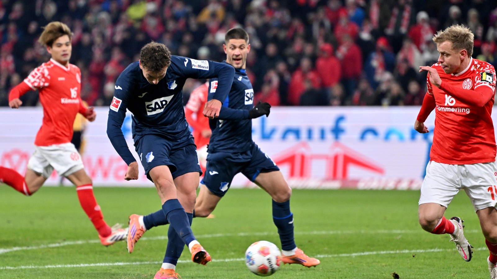 Mainz strike late to rescue point and halt Hoffenheim winning streak - ABC News