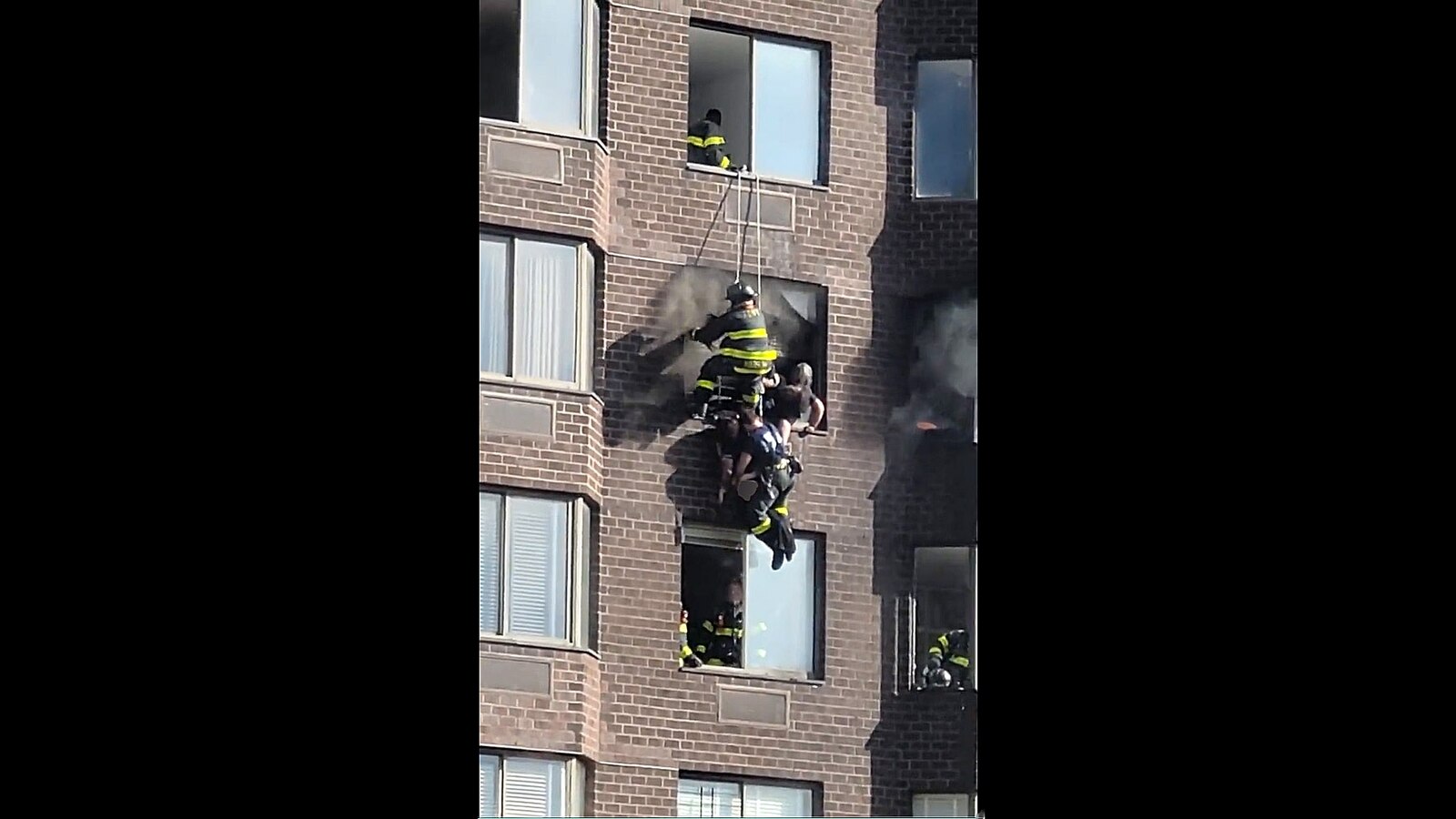 38 injured after fire breaks out in NYC high-rise apartment building ...