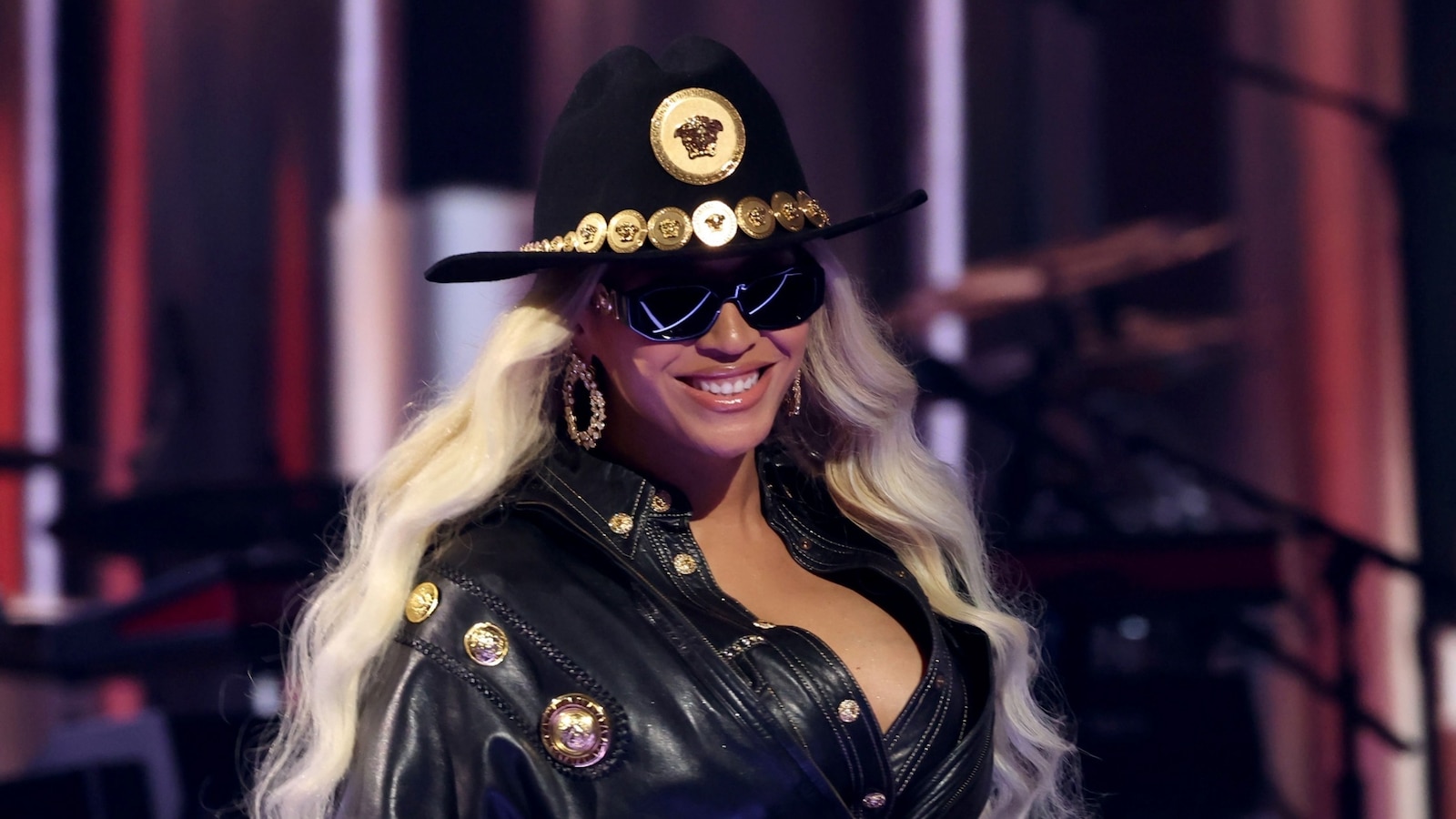Beyonce becomes 1st Black woman to top Billboard country albums chart ...