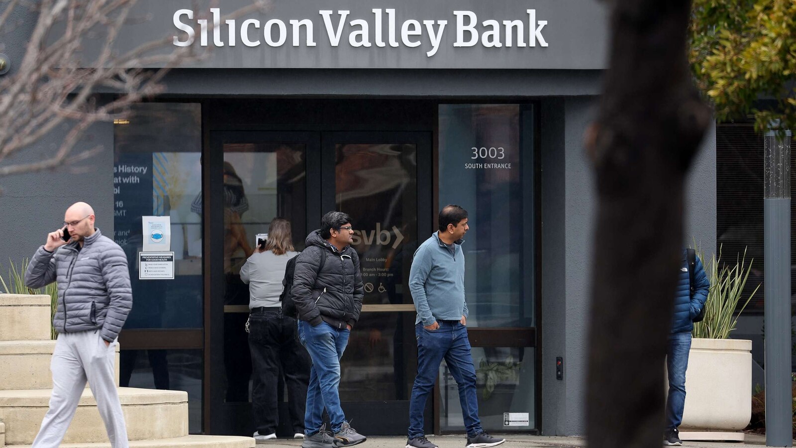 Why most bank deposits are safe, despite the Silicon Valley Bank collapse - ABC News
