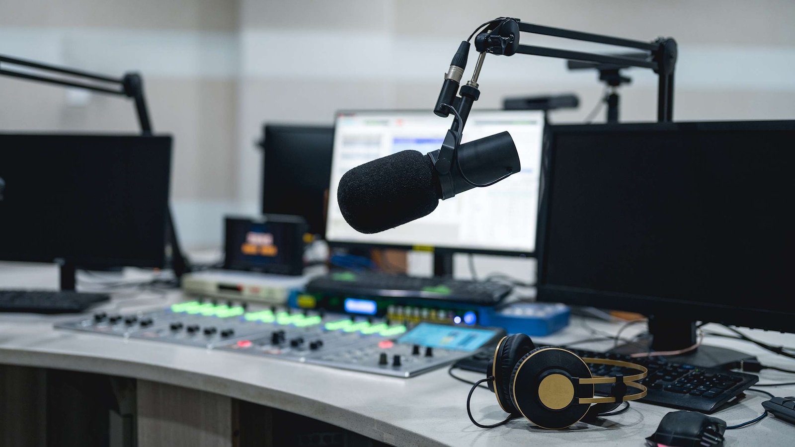 Radio Broadcasters Sound Off On Artificial Intelligence Abc News