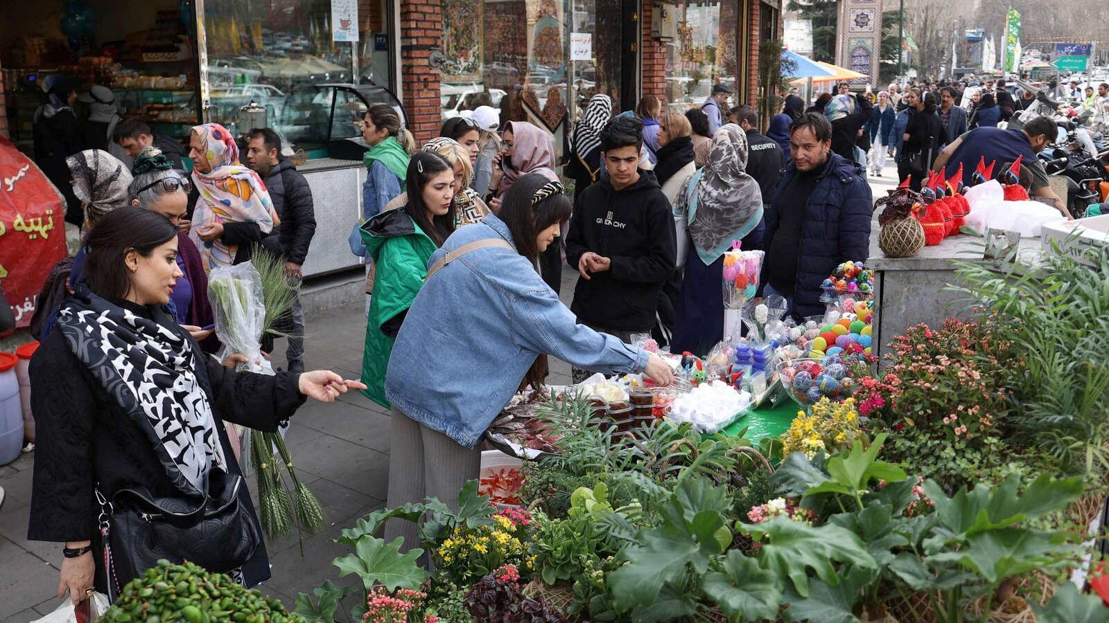 Iranian women are changing cities by determining dress codes, defying ...