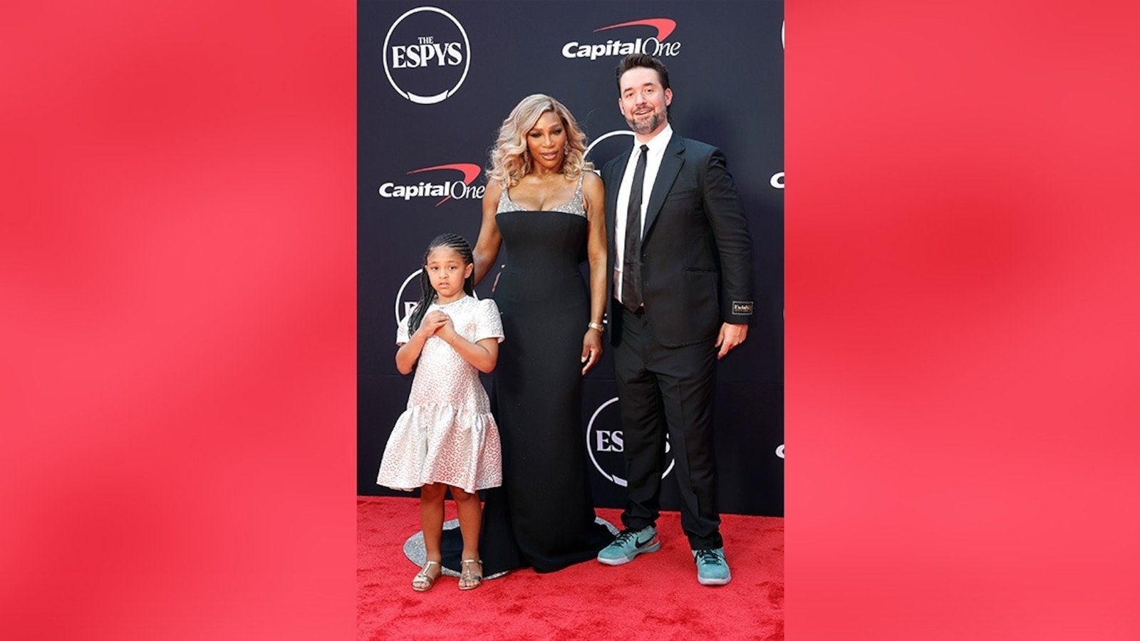 Serena Williams smiles with her family on ESPYs red carpet - ABC News
