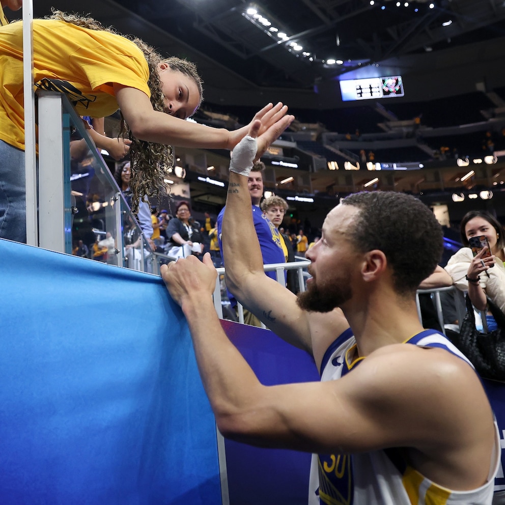 Then and now: Steph Curry's daughter Riley is dad's No. 1 cheerleader ... Then and now: Steph Curry's daughter Riley is dad's No. 1 cheerleader ...