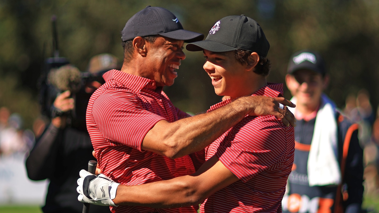 Tiger Woods and son share hug after the teen hits his 1st hole-in-one ...