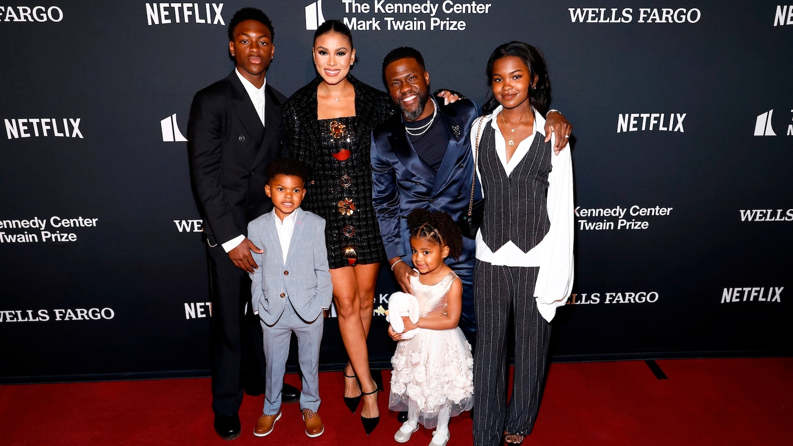 Kevin Hart's family supports him as he receives Mark Twain Prize for ...