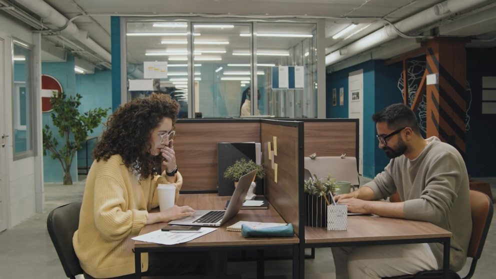 Video Latest jobs report shows US employers added more than 300,000 ...