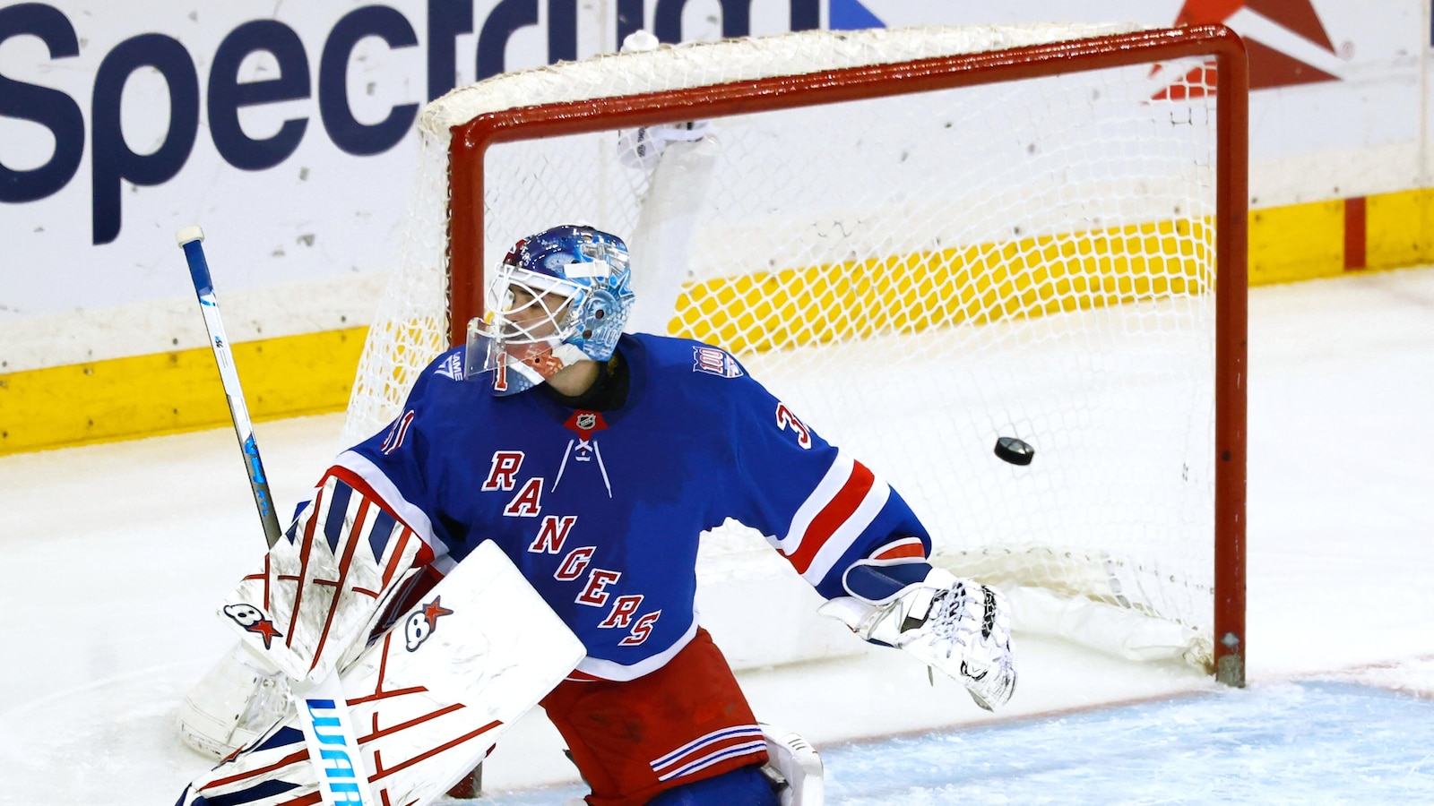 Rangers goaltender Igor Shesterkin leaves game against the Mammoth ...