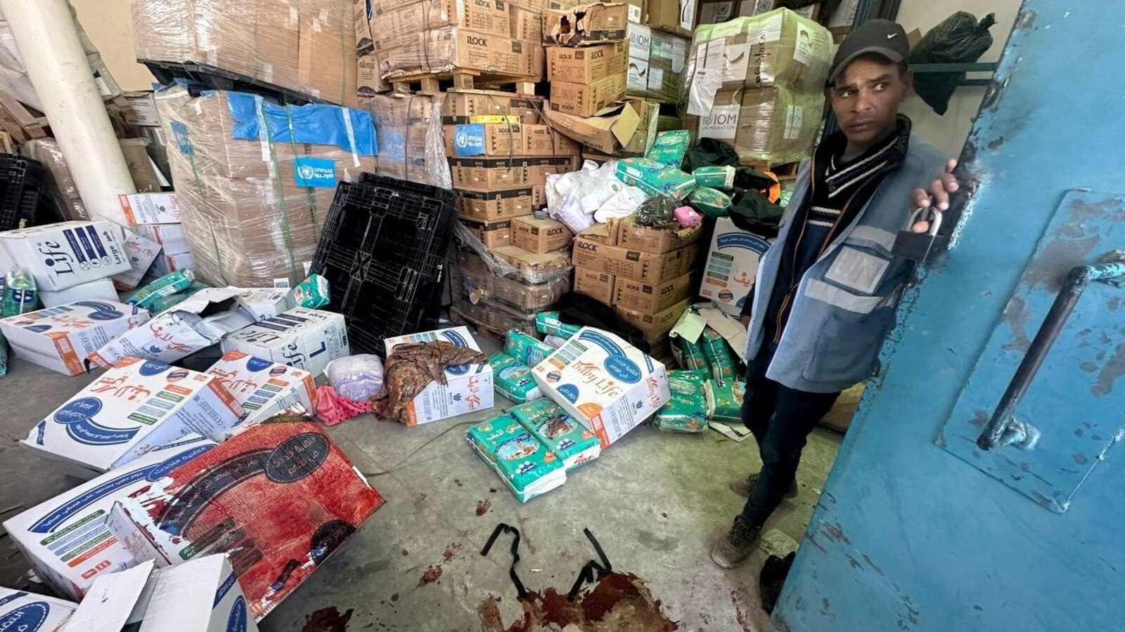 5 Palestinians killed after shelling at UN aid distribution center in ...