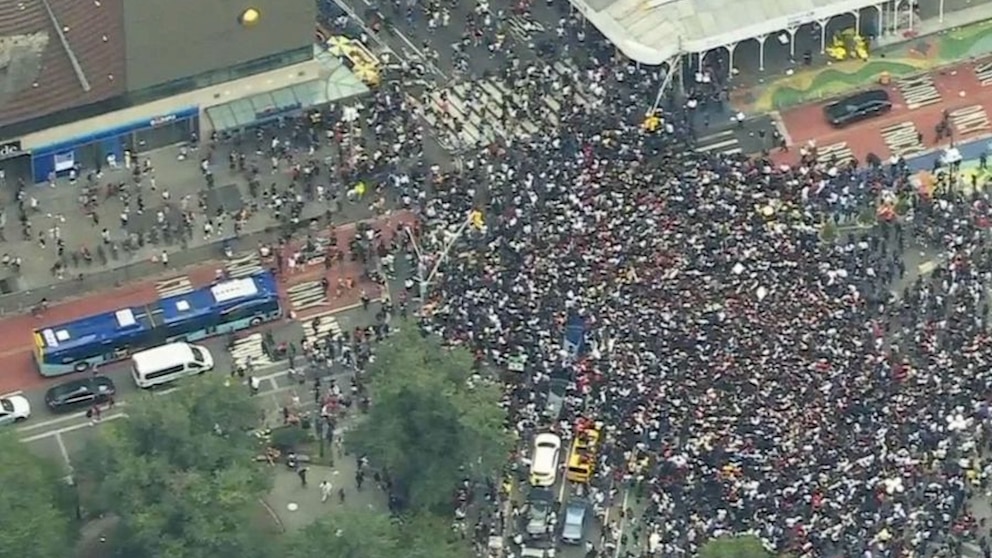 Video Chaos erupts in New York City's Union Square after promise of ...