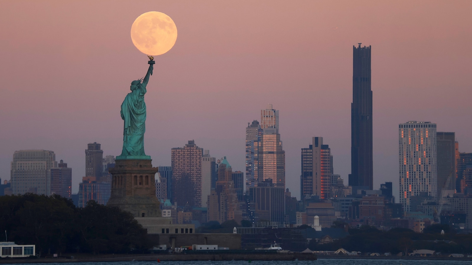 The Hunter's Moon is back and it's a supermoon: Here's what to know ...